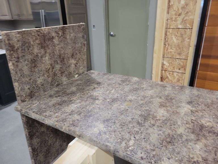 2-PIECE FORMICA COUNTERTOP (31"X54") & (37.5"X 109") - Isabell Auction