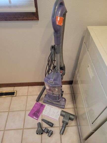 (U) SHARK NAVIGATOR LIFT-AWAY VACUUM W/ATTACHMENTS - Isabell Auction