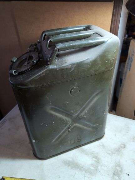 VINTAGE 5-GALLON METAL GAS CAN - Isabell Auction