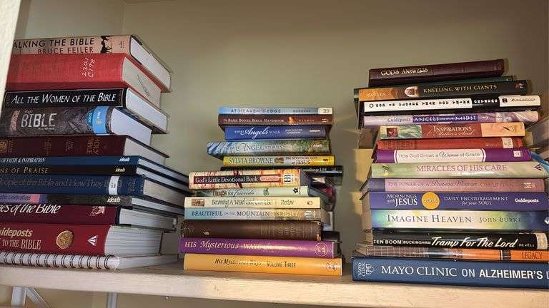 (RB) LOT OF ASSORTED RELIGIOUS BOOKS (SEE ALL PICTURES) - Isabell Auction