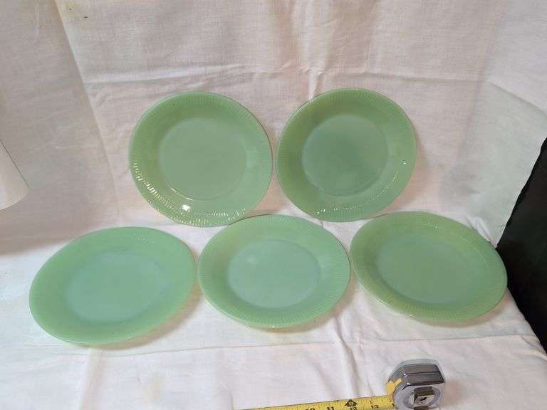 (K) (5) VINTAGE 9" JADEITE PLATES - Isabell Auction