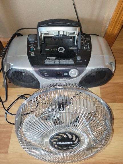 (LR) ELECTRIC CD/CASSETTE PLAYER/RADIO, ELECTRIC DESK FAN - Isabell Auction