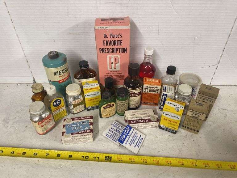 ASSORTED VINTAGE GLASS MEDICINE BOTTLES AND BOXES - Isabell Auction