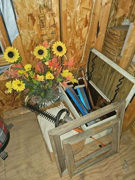(UP) FLOWERS, PICTURE FRAMES, HEDGE TRIMMER, TROPHIES, ETC - Isabell ...