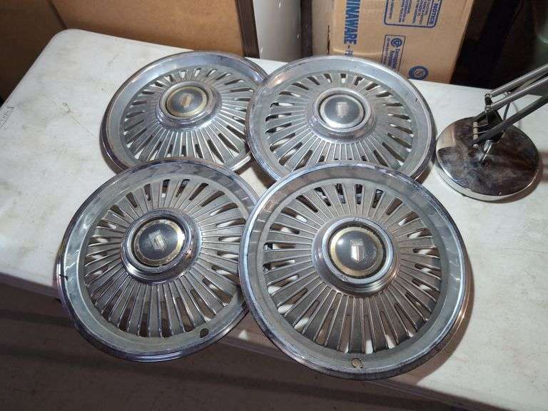 SET OF (4) CHEVY II NOVA HUBCAPS - Isabell Auction