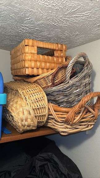 (HC) LOT OF ASSORTED BASKETS - Isabell Auction