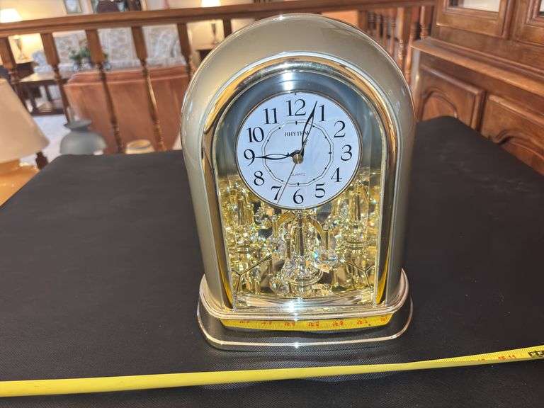 (DR) RHYTHM QUARTZ BATTERY OPERATED CLOCK - Isabell Auction