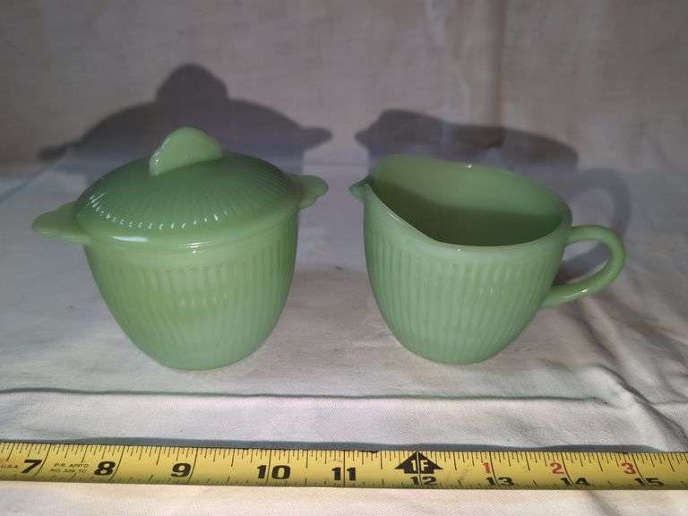 (K) VINTAGE JADEITE CREAMER/SUGAR SET - Isabell Auction