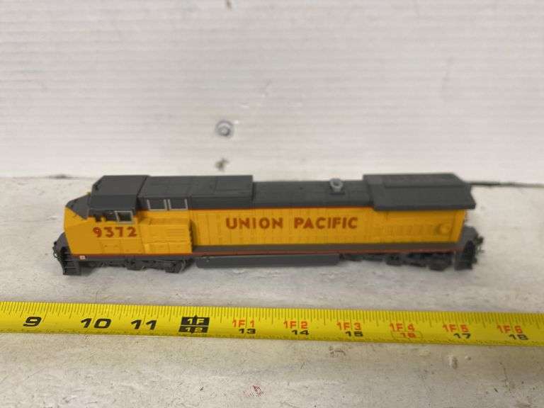 HO SCALE UNION PACIFIC LOCOMOTIVE - Isabell Auction