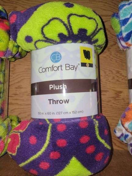 (H) PLUSH THROW - NEW - Isabell Auction