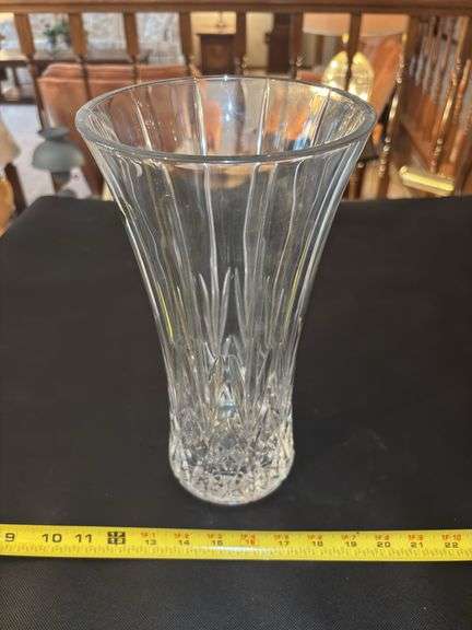 (DR) 12”T CRYSTAL VASE - Isabell Auction