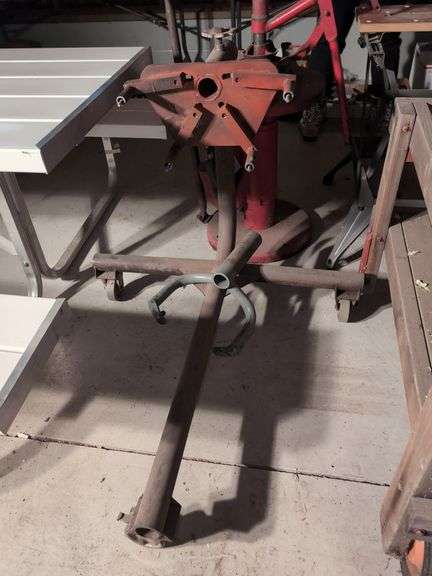 ROLLING ENGINE STAND WITH VOLKSWAGEN ADAPTER ARM - Isabell Auction