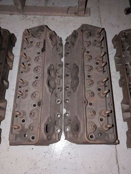 PAIR OF CHEVROLET 283 HEADS - Isabell Auction