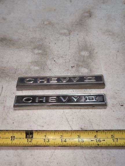 PAIR OF CHEVY II EMBLEMS - Isabell Auction