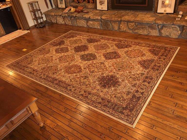 (DEN) AREA RUG (92" X 127") - Isabell Auction