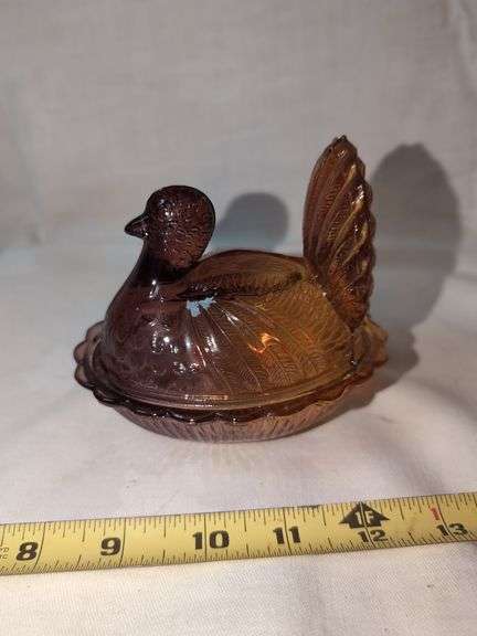 (K) VINTAGE AMBER GLASS TURKEY IN NEST DISH - Isabell Auction