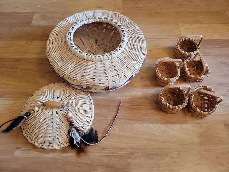 (LR) ASSORTED DECORATIVE WICKER BASKETS - Isabell Auction