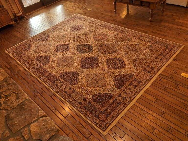 (DEN) AREA RUG (92" X 127") - Isabell Auction