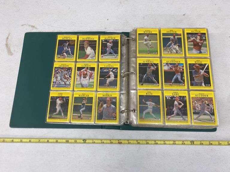 ASSORTED BASEBALL CARDS IN ALBUM - Isabell Auction