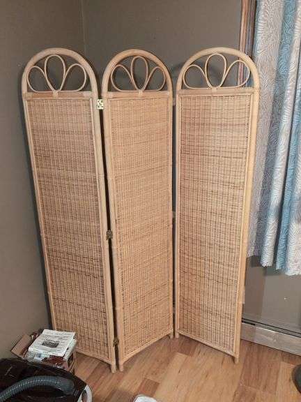 (LR) 3-SECTION FOLDING ROOM DIVIDER - Isabell Auction
