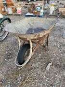 METAL WHEELBARROW - Isabell Auction