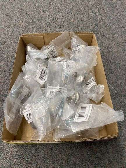 ASSORTED CABINET KNOBS - Isabell Auction