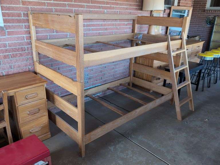 (PAT) RANCH OAK TWIN/TWIN BUNK BED SET WITH LADDER - Isabell Auction