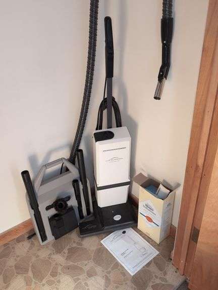 (E) AERUS LUX GUARDIAN UPRIGHT VACUUM CLEANER SYSTEM - Isabell Auction