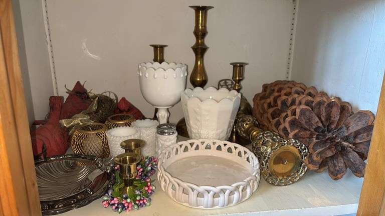 (K) ASSORTED HOME DECOR, CANDLE STICKS, VASES, PINE CONE, ETC. - Isabell Auction