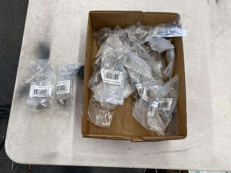 ASSORTED CABINET HANDLES - Isabell Auction