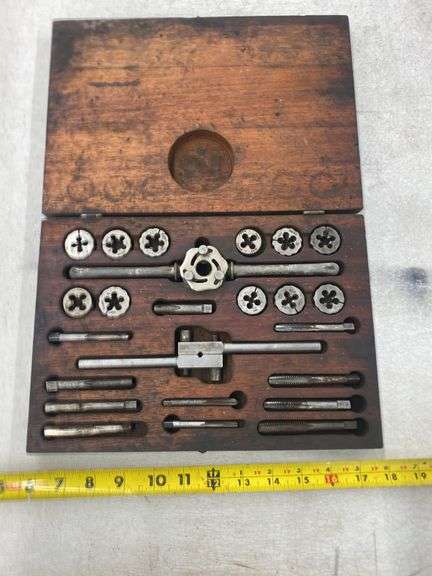 BLUE POINT TAP AND DIE SET - Isabell Auction