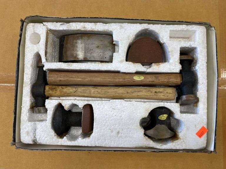 AUTO BODY REPAIR KIT - Isabell Auction