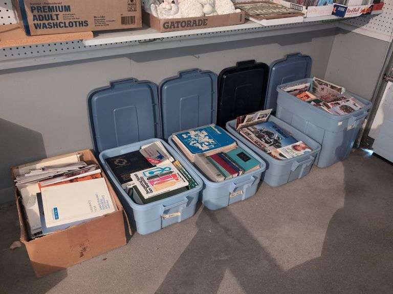 (G) (4) STORAGE TOTES WITH LIDS & BOX OF ASST'D BOOKS - Isabell Auction
