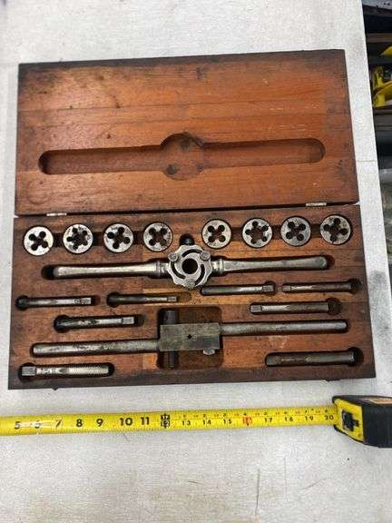 BLUE POINT TAP AND DIE SET - Isabell Auction