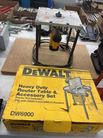 DEWALT HEAVY DUTY ROUTER TABLE & ACCESSORY SET - Isabell Auction