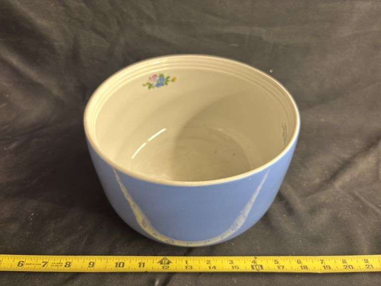 VINTAGE HALLS MIXING BOWL (9”DIA.) - Isabell Auction