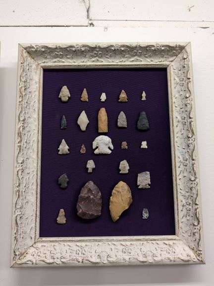 ARROWHEAD DISPLAY FRAME (14½" X 17½") - Isabell Auction