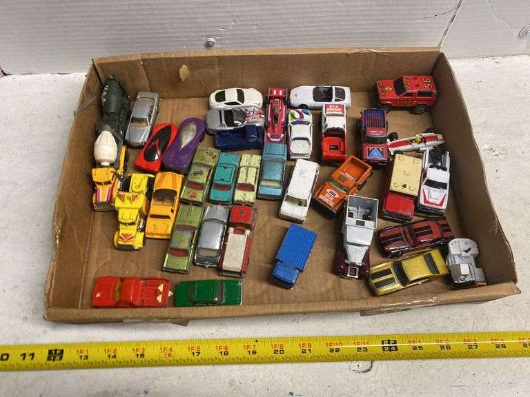 ASSORTED TOY CARS - Isabell Auction