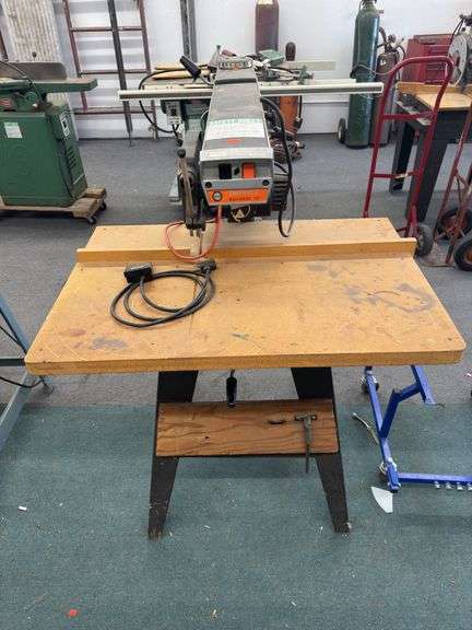 B&D DEWALT 10” RADIO ARM SAW - Isabell Auction