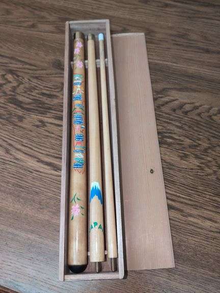 (O) VINTAGE CARVED JAPAN 3-PC. POOL CUE WITH WOODEN CASE - Isabell Auction