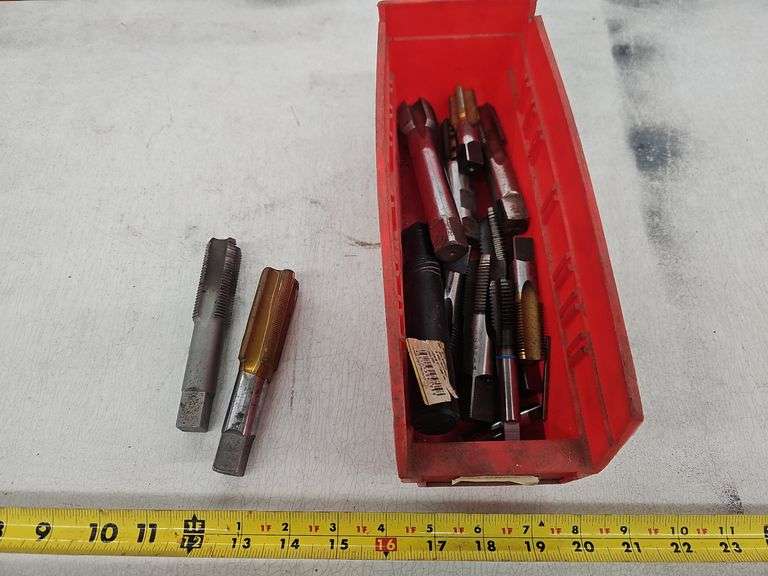 ASSORTED THREADING TAPS - Isabell Auction