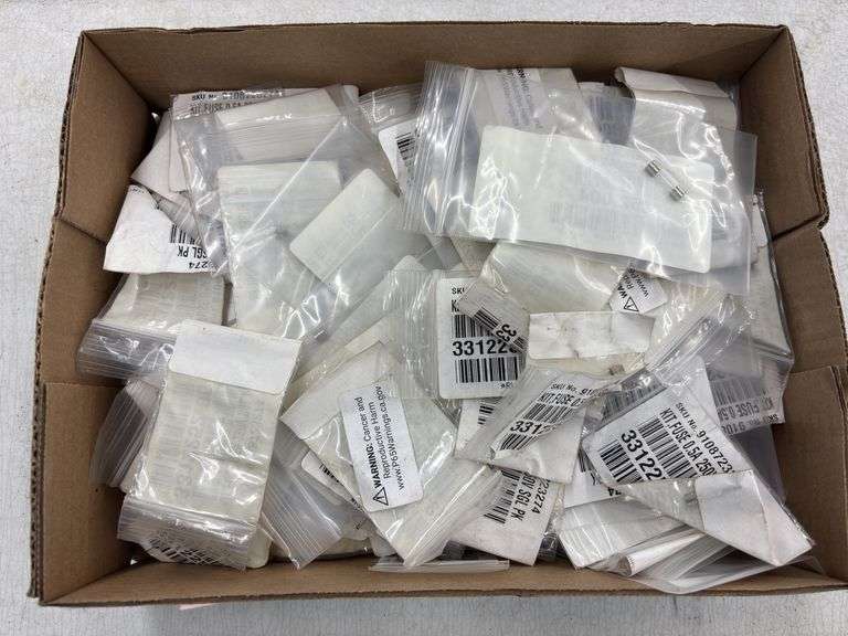 BOX OF FUSES - Isabell Auction