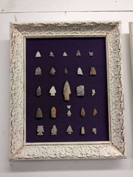 ARROWHEAD DISPLAY FRAME (14½" X 17½") - Isabell Auction