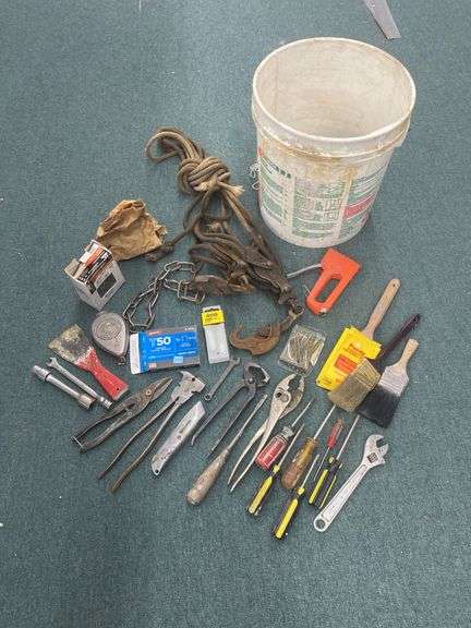 ASSORTED TOOLS AND HARDWARE IN BUCKET - Isabell Auction