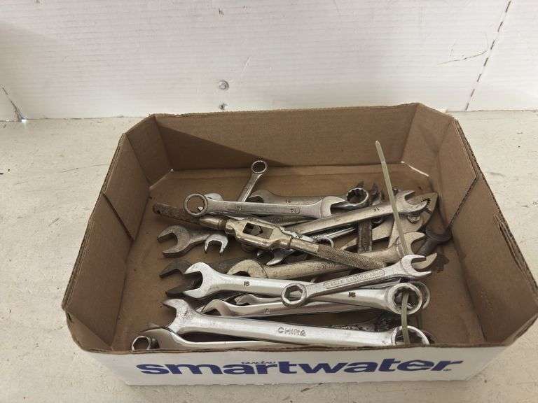 ASSORTED WRENCHES - Isabell Auction