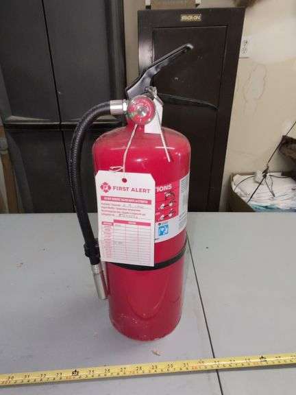 FIRST ALERT FIRE EXTINGUISHER - Isabell Auction