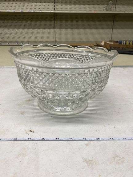 10” CRYSTAL GLASS BOWL - Isabell Auction