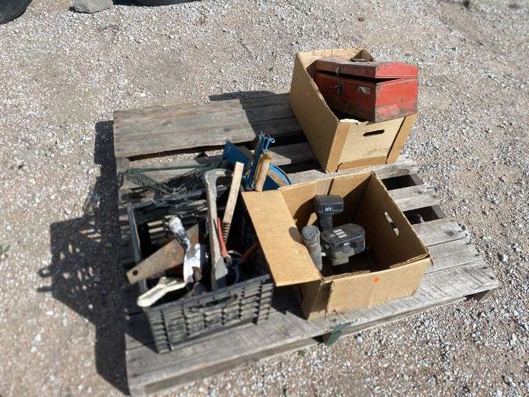 (OUT) ASSORTED TOOLS, TOOL BOX, PUTTY KNIVES, DECOR, ETC - Isabell Auction