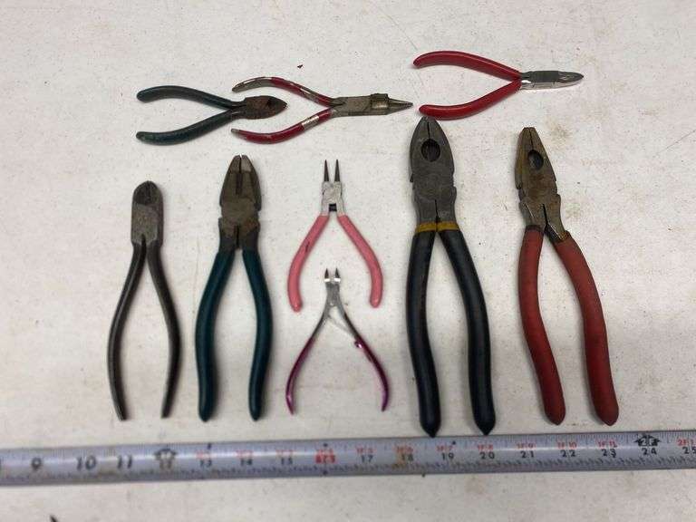 ASSORTED PLIERS - Isabell Auction