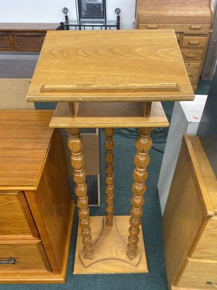 44” PODIUM - Isabell Auction